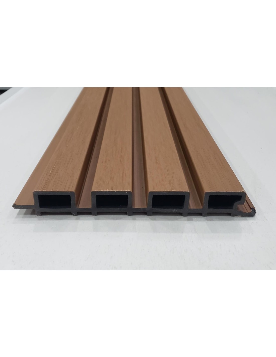 Ripado exterior de PVC reforzado – Resistente, moderno y duradero