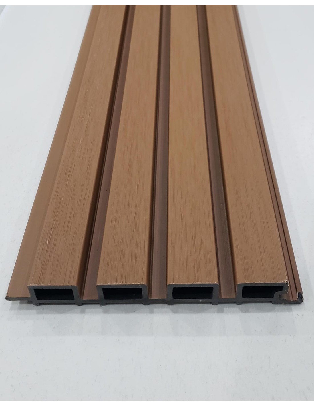 Ripado exterior de PVC reforzado – Resistente, moderno y duradero